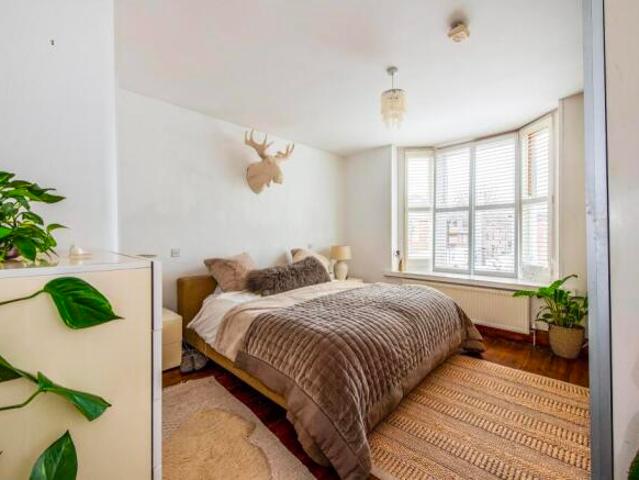 4 bedroom end of terrace house for sale in Old Commerical Road, Portsmouth, PO1