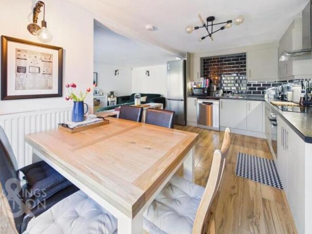 4 bedroom end of terrace house for sale in Ottaway Close, Costessey, Norwich, NR5