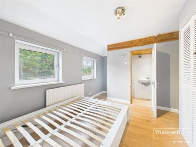 4 bedroom end of terrace house for sale in Oxford Road, Tilehurst, Reading, Berkshire, RG30