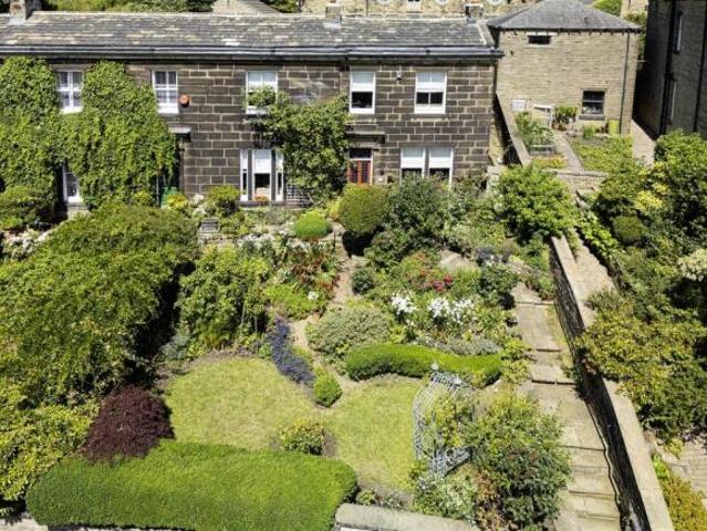 4 bedroom end of terrace house for sale in Longwood Gate, Longwood, Huddersfield, HD3