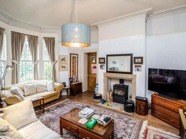 4 Bedroom End Of Terrace House For Sale In Longwood, Huddersfield