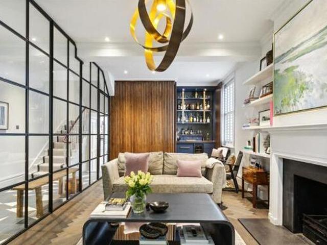 4 Bedroom End Of Terrace House For Sale In London