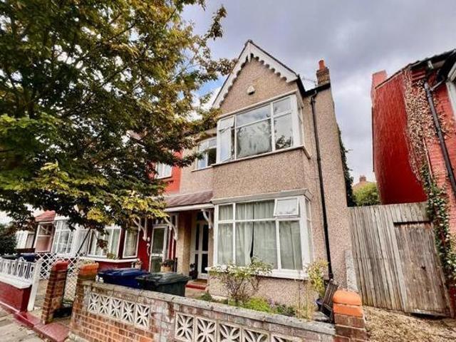 4 Bedroom End Of Terrace House For Sale In London