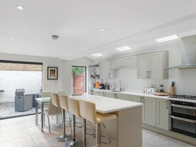 4 Bedroom End Of Terrace House For Sale In London