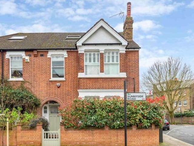 4 Bedroom End Of Terrace House For Sale In London