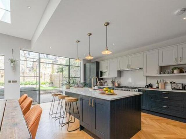 4 Bedroom End Of Terrace House For Sale In London
