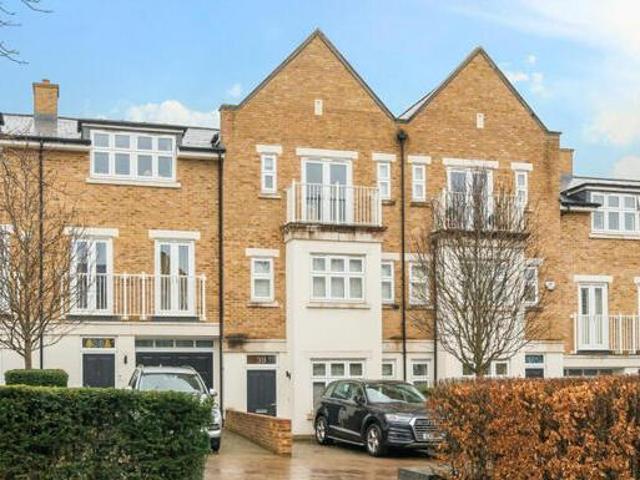 4 Bedroom End Of Terrace House For Sale In London