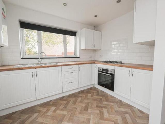 4 bedroom end of terrace house for sale in Larne Road, Lincoln, LN5