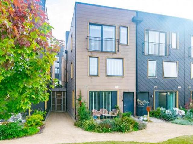 4 Bedroom End Of Terrace House For Sale In Leeds