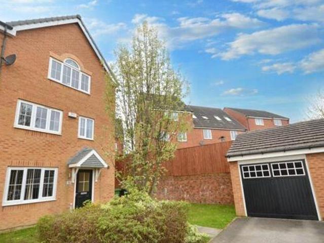 4 Bedroom End Of Terrace House For Sale In Leeds