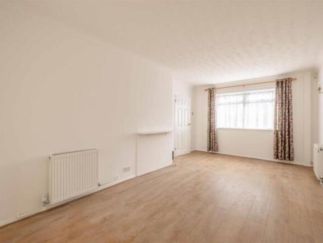 4 bedroom end of terrace house for sale in Moat Drive, Slough, SL2