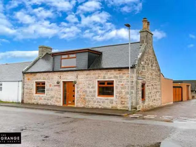 4 Bedroom End Of Terrace House For Sale In Moray Street, Lossi.