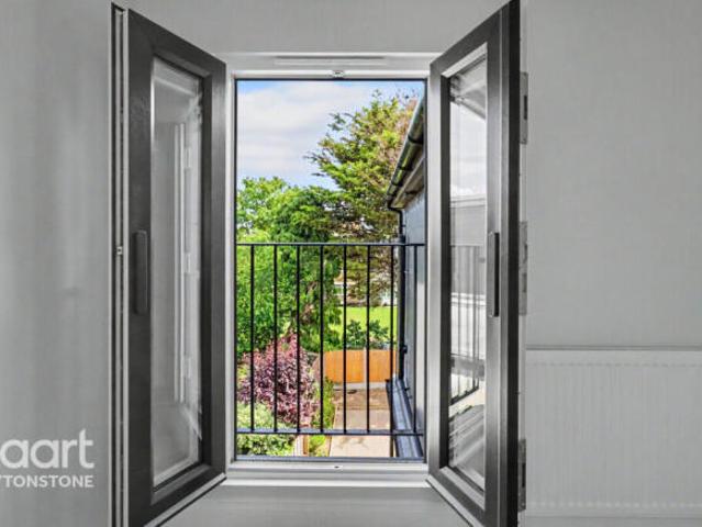 4 bedroom end of terrace house for sale in Matcham Road, London, E11