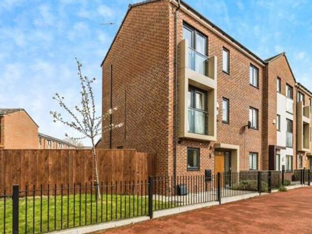 4 Bedroom End Of Terrace House For Sale In Manchester