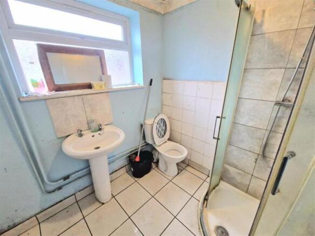 4 bedroom end of terrace house for sale in Marlborough Road, Bedford, MK40