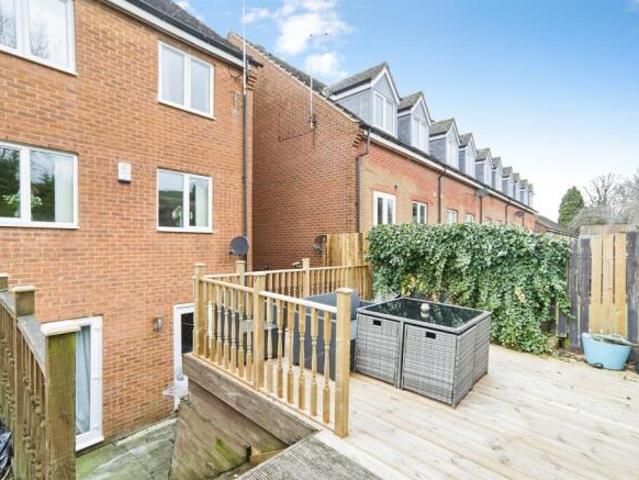 4 bedroom end of terrace house for sale in Millbank, Yeadon, Leeds, LS19
