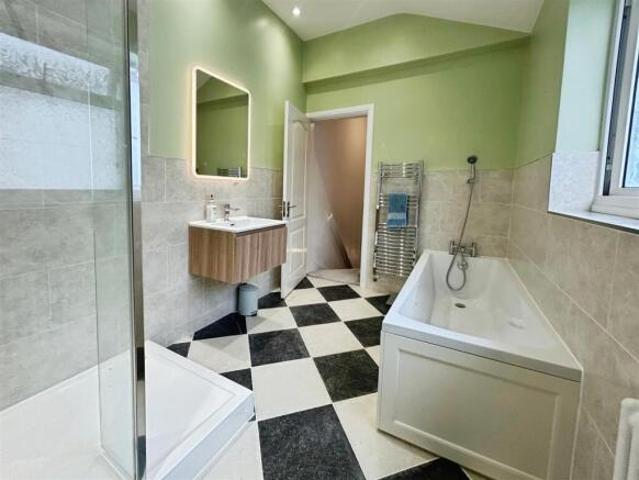 4 bedroom end of terrace house for sale in Norfolk street, CV32