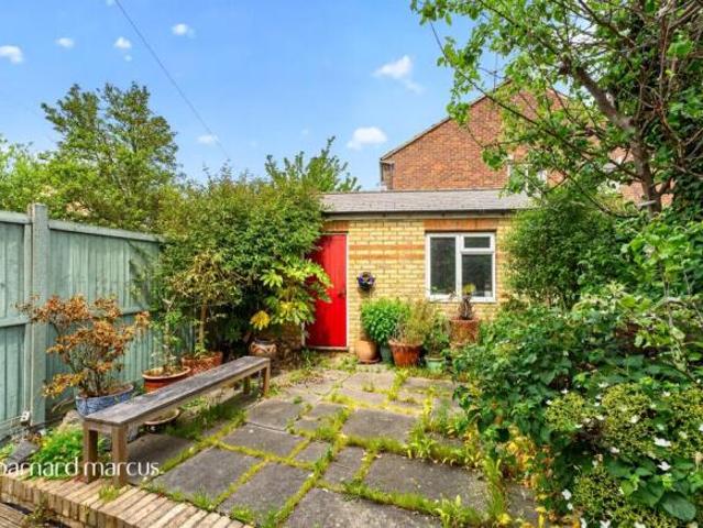 4 bedroom end of terrace house for sale in Nether Street, London, N12