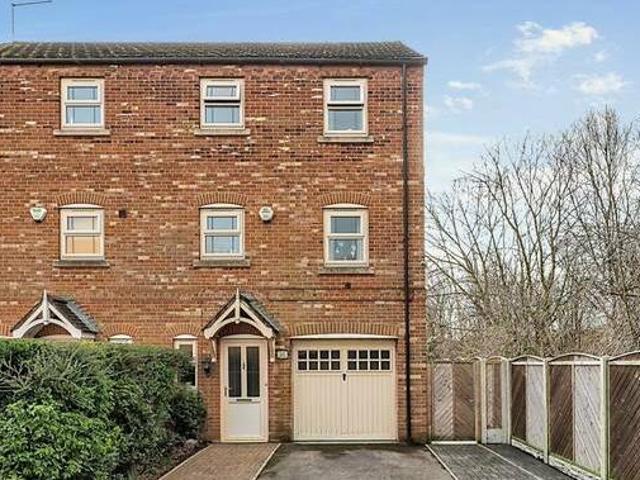 4 bedroom end of terrace house for sale in Nettlecroft Barnsley South Yorkshire S71