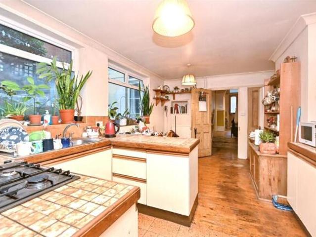4 bedroom end of terrace house for sale in New Upperton Road, Eastbourne, BN21