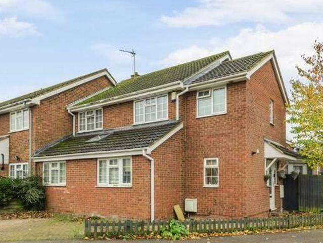 4 bedroom end of terrace house for sale in Newlands Road Westoning MK45