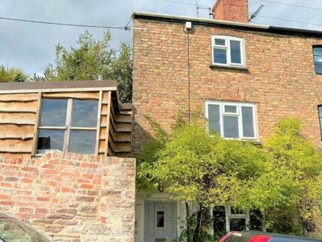4 Bedroom End Of Terrace House For Sale In Newnham, Gloucestershire