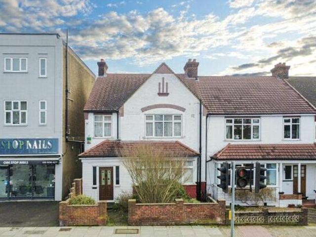 4 Bedroom End Of Terrace House For Sale In South Woodford