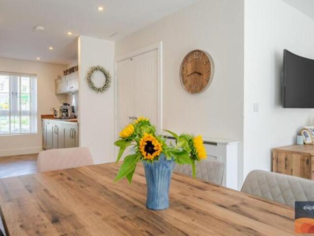 4 bedroom end of terrace house for sale in Saunders Way, Longacre, RG23