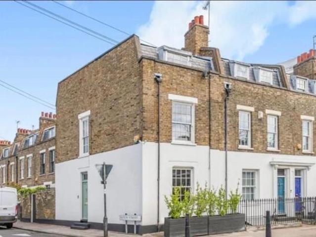 4 bedroom end of terrace house for sale in Salmon Lane, Canary Wharf, E14