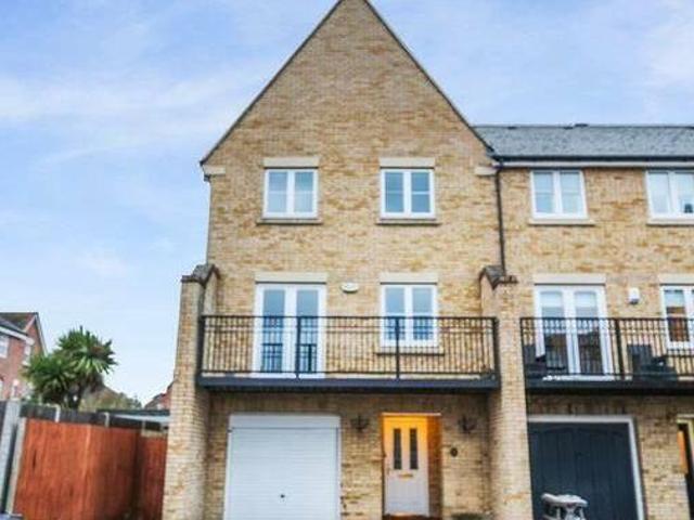 4 bedroom end of terrace house for sale in Sandringham Drive Bexley Park DA2