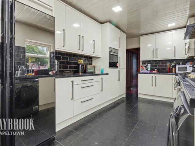 4 bedroom end of terrace house for sale in Scott Road, Pitsmoor, S4