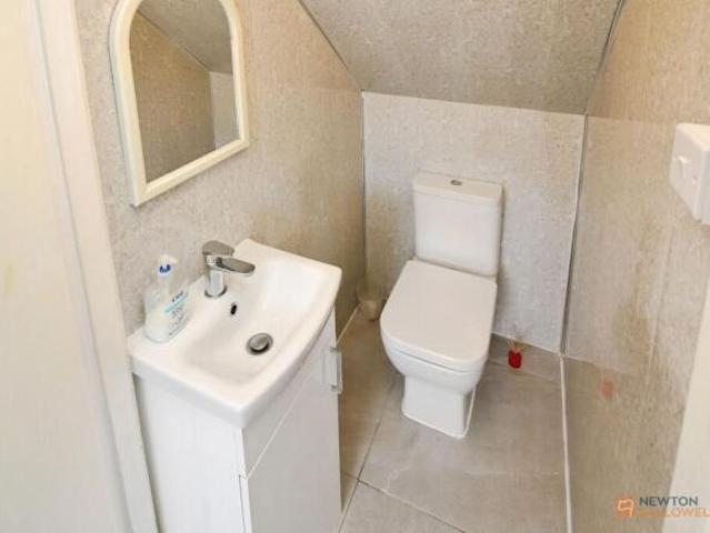 4 bedroom end of terrace house for sale in Selkirk Road, Leicester, LE4