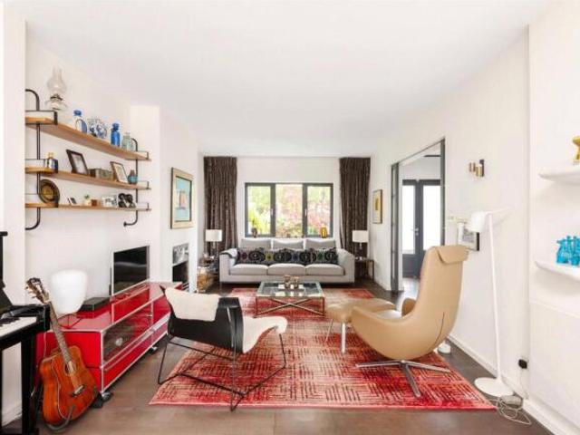 4 bedroom end of terrace house for sale in Shepherds Hill, London, N6