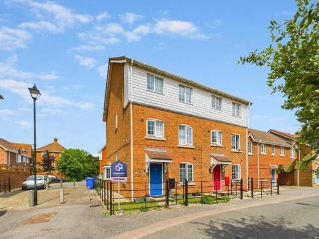 4 Bedroom End Of Terrace House For Sale In Sittingbourne, Kent