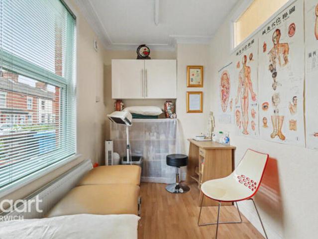 4 bedroom end of terrace house for sale in Silver Road, Norwich, NR3