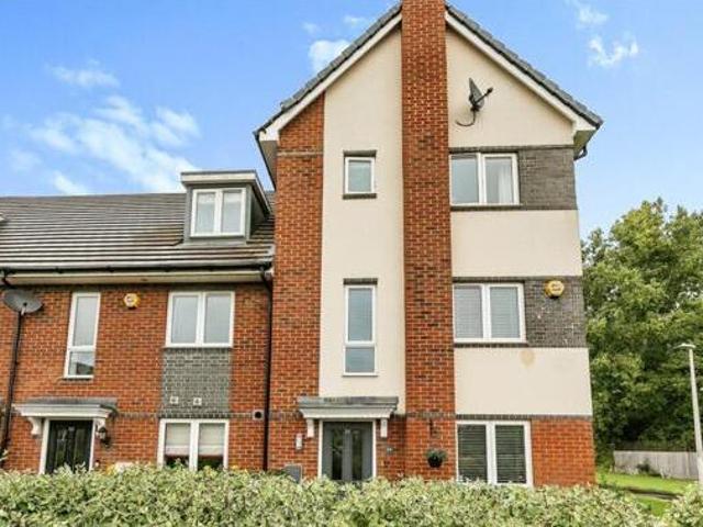 4 Bedroom End Of Terrace House For Sale In Spencers Wood, Berkshire