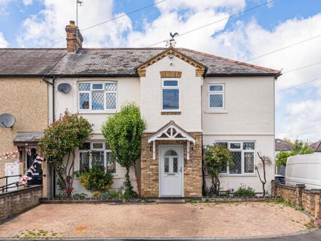 4 bedroom end of terrace house for sale in Springfield Road, St Albans, AL1