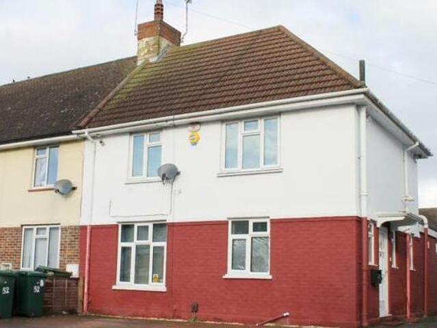 4 Bedroom End Of Terrace House For Sale In Staines upon thames, Surrey