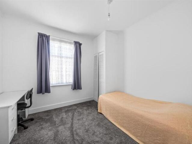 4 bedroom end of terrace house for sale in Stanger Road, London, SE25