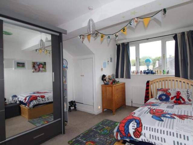 4 bedroom end of terrace house for sale in Stradmore Road, Denholme, Bradford, BD13
