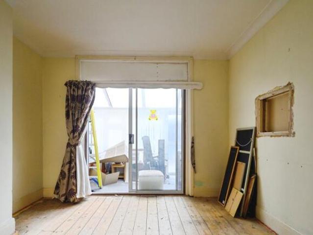 4 bedroom end of terrace house for sale in Stride Avenue, Portsmouth, PO3