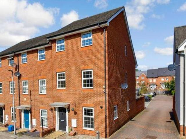 4 Bedroom End Of Terrace House For Sale In Strood, Rochester