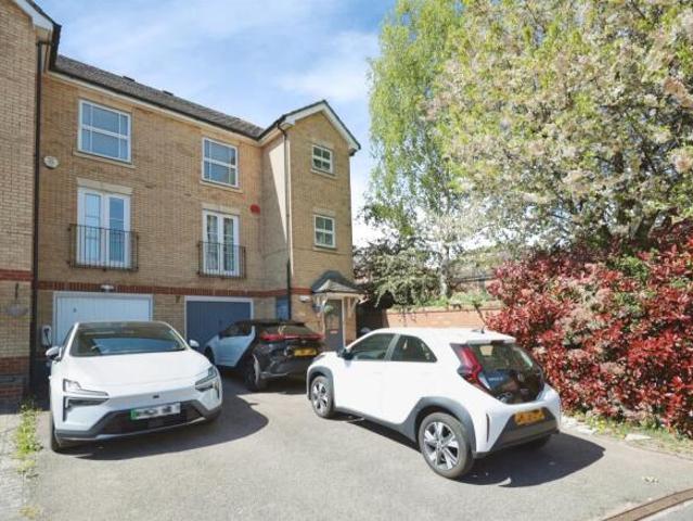4 bedroom end of terrace house for sale in Sunderland Grove, Leavesden, WATFORD, WD25