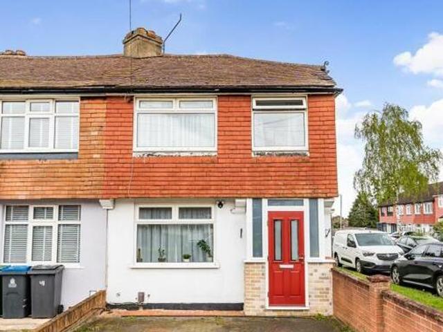 4 Bedroom End Of Terrace House For Sale In Surrey