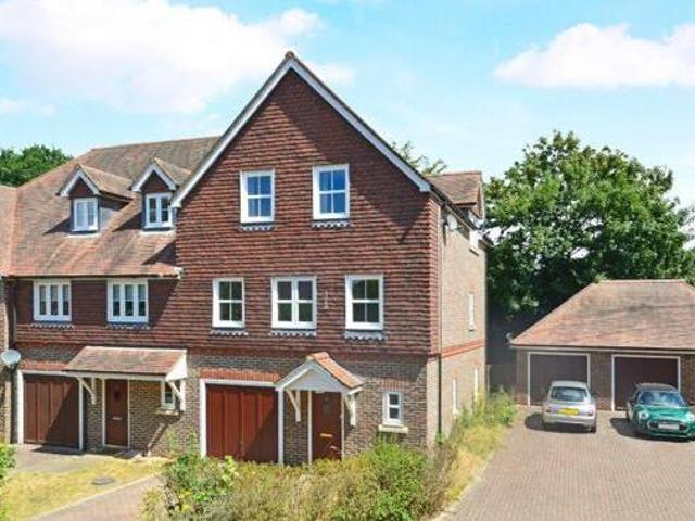 4 Bedroom End Of Terrace House For Sale In Surrey