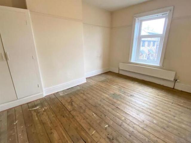 4 bedroom end of terrace house for sale in Syringa Street, Huddersfield, HD1