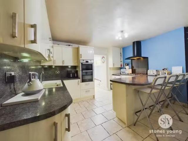 4 bedroom end of terrace house for sale in Pendle Road, Clithe.