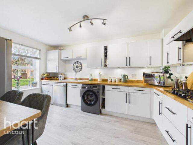 4 bedroom end of terrace house for sale in Ploughmans Walk, Lincoln, LN2