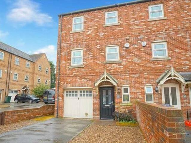 4 bedroom end of terrace house for sale in Progress Drive Bramley Rotherham South Yorkshire S66