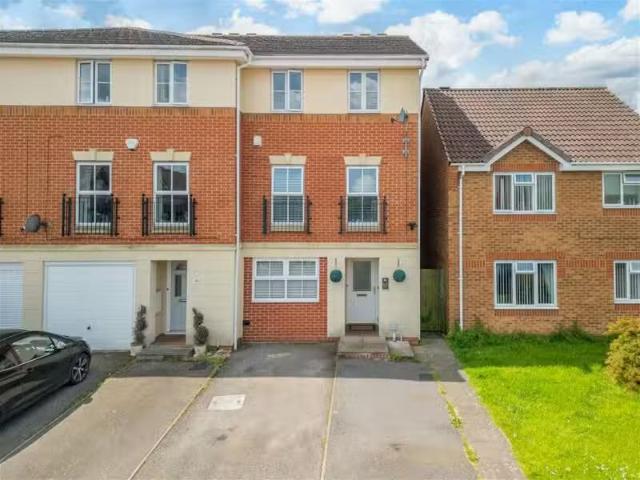 4 bedroom end of terrace house for sale in Pulman Close, Reddi.